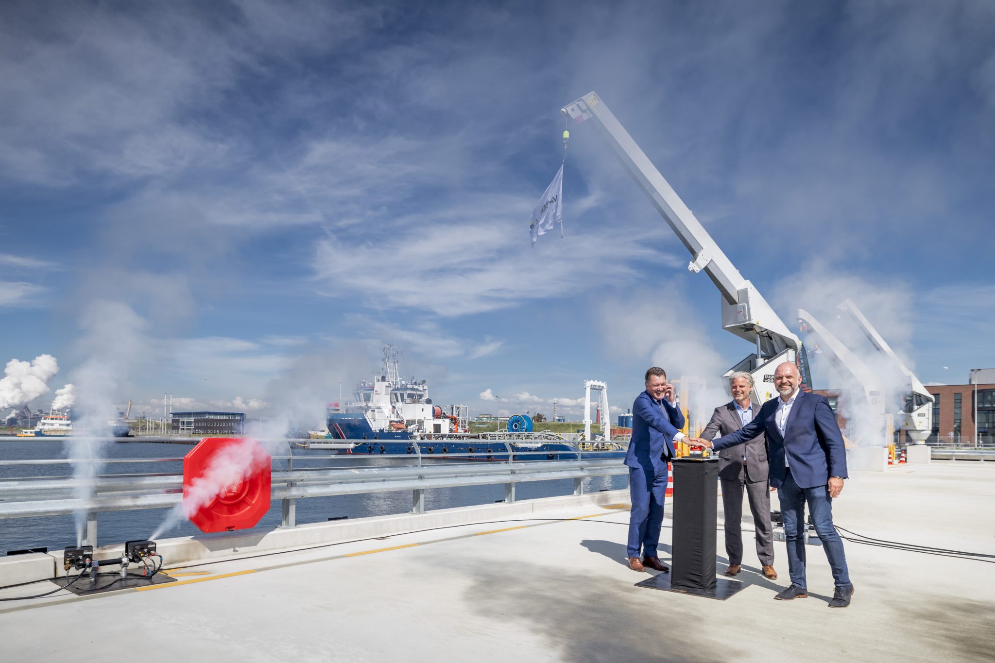Handover to Vattenfall of jetty in IJmuiden for construction and ...